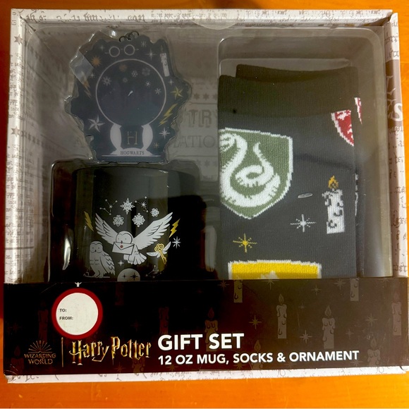 Warner Bros. | Other | Harry Potter Gift Set With Adult Socks Coffee ...